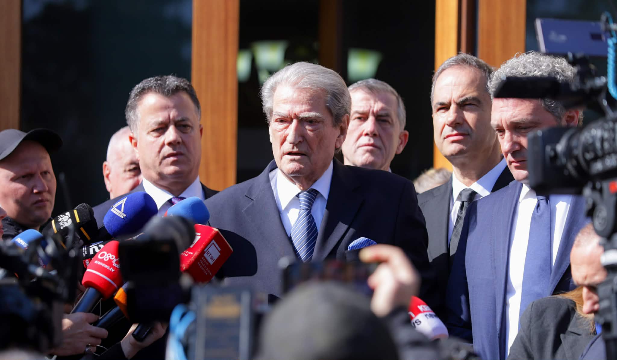 Berisha: Dorëheqja e Ramës është zgjidhja e vetme, ai është njeriu më i ...